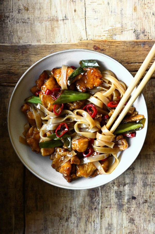 Chili Garlic Chicken - Serving Dumplings